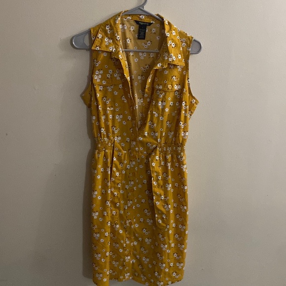 Millenium | Dresses | Yellow Dress With Daisy Flower Prints And Sewed ...
